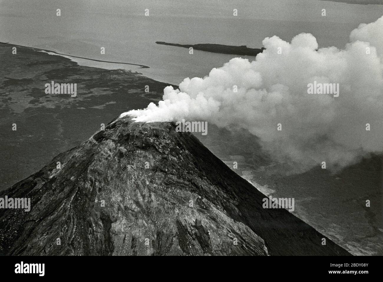Mayon volcano eruption -Fotos und -Bildmaterial in hoher Auflösung – Alamy