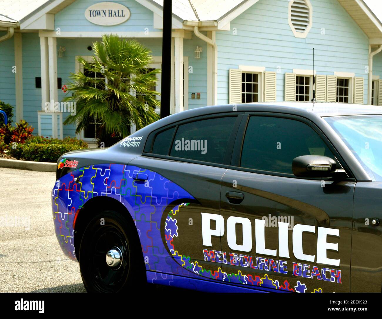 Melbourne Beach, Florida, USA. 10. April 2020. April ist Autism ...