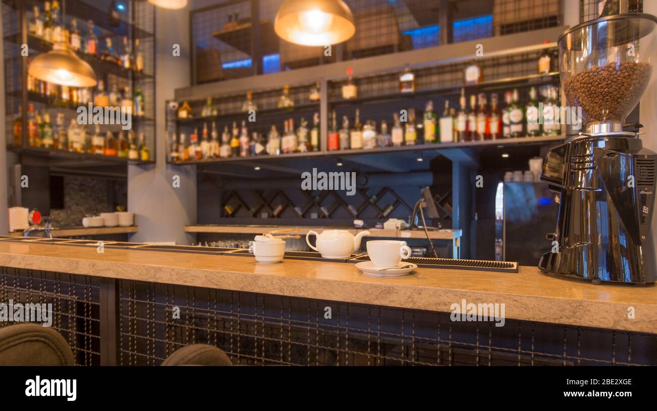 Bar counter background -Fotos und -Bildmaterial in hoher Auflösung – Alamy
