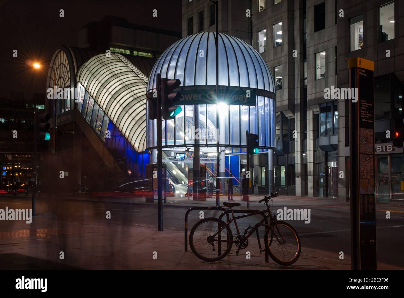 Glastunnel Dome Vordach-Struktur beleuchtete Lichter beleuchteten ...