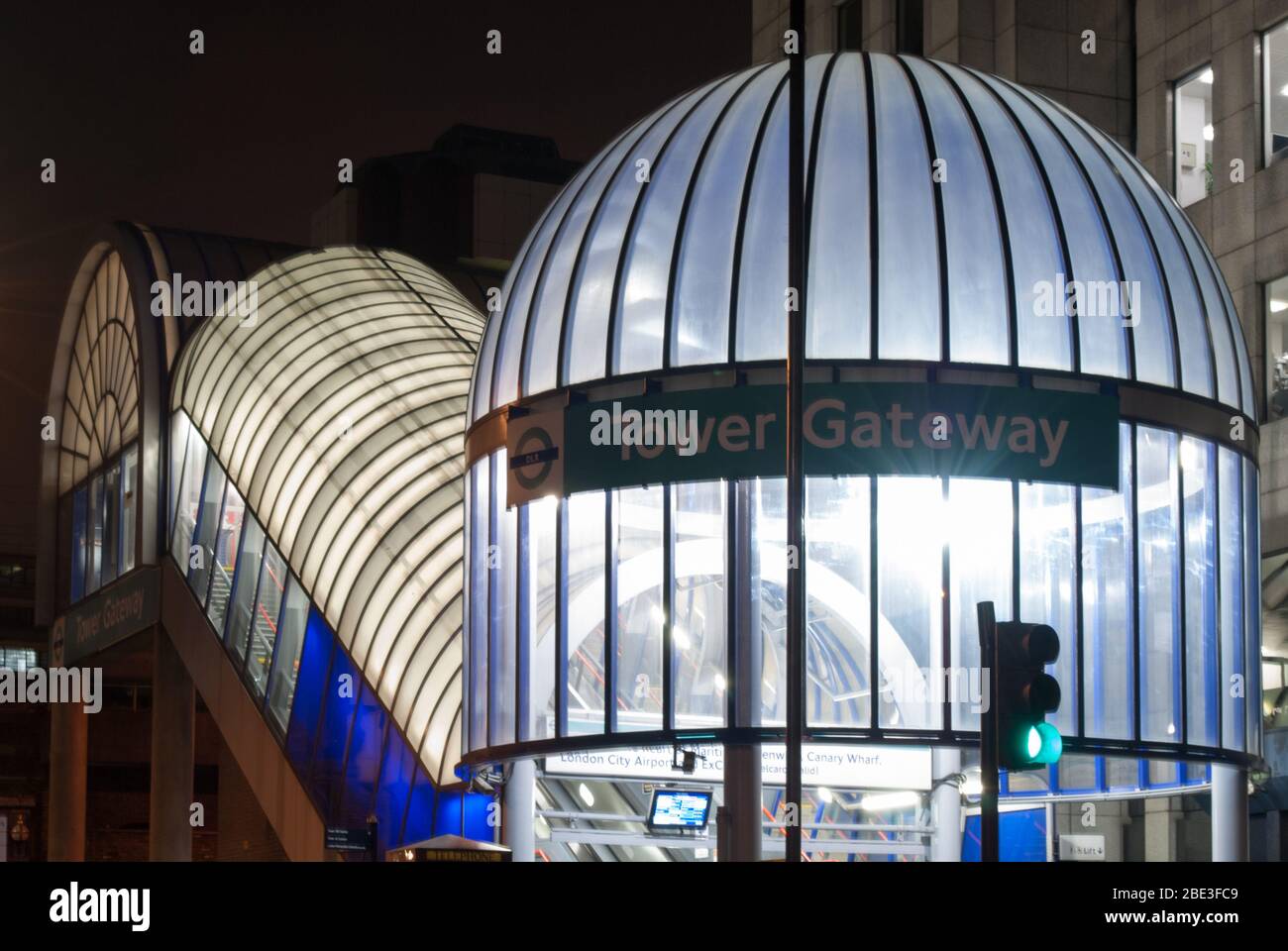 Glastunnel Dome Vordach-Struktur beleuchtete Lichter beleuchteten ...