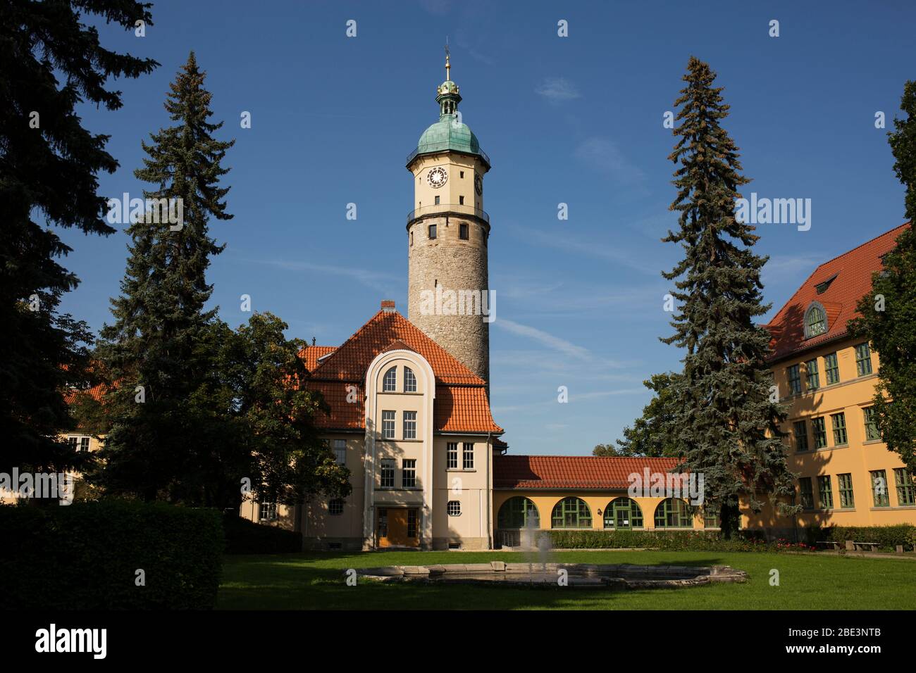 Schlossplatz wahrzeichen -Fotos und -Bildmaterial in hoher Auflösung ...