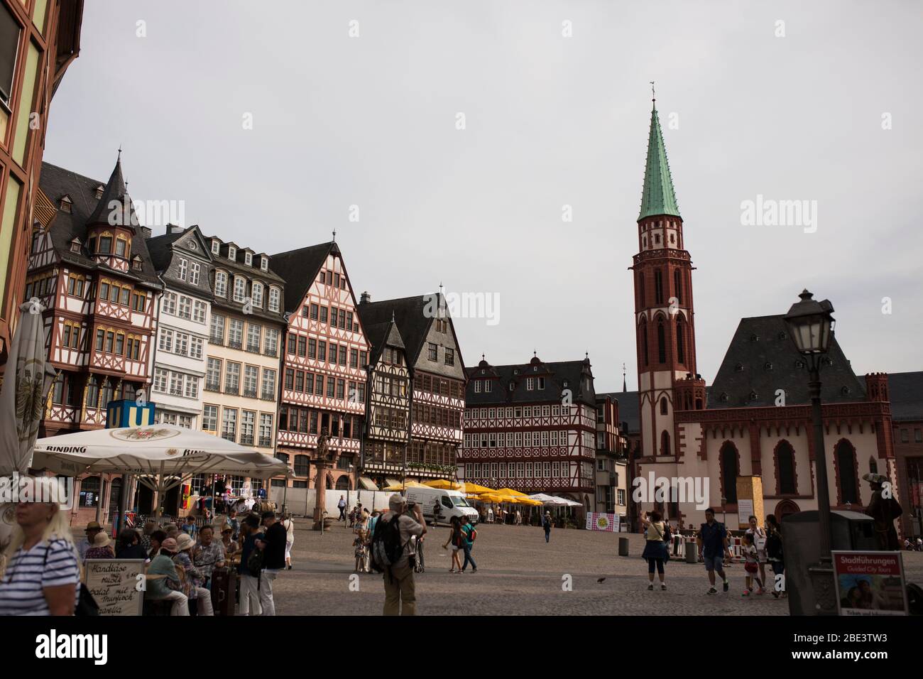 Historische Fachwerkhäuser am Römerberg-Stadtplatz in der Frankfurter ...