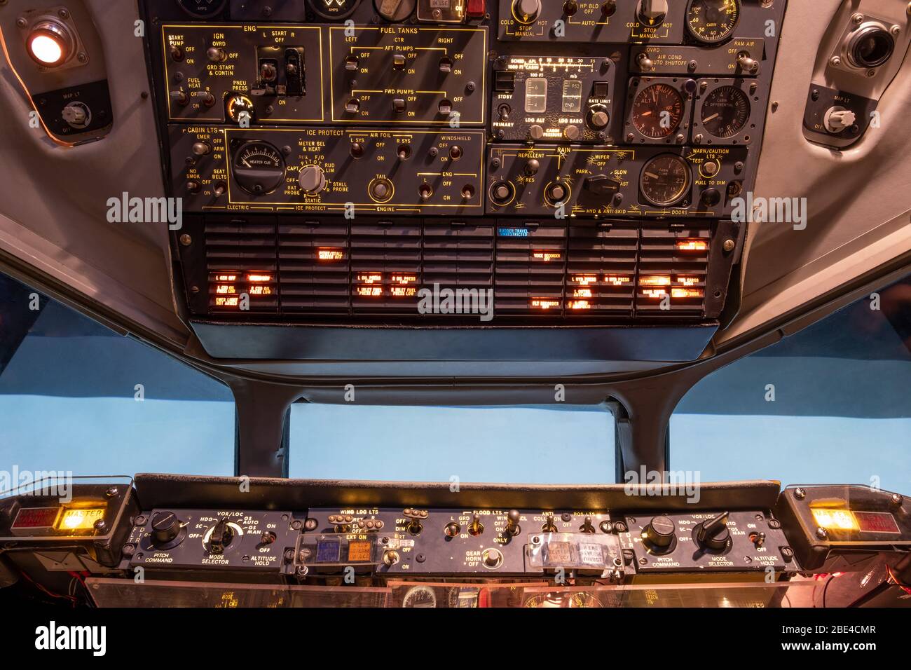 Flight simulator machine -Fotos und -Bildmaterial in hoher Auflösung ...