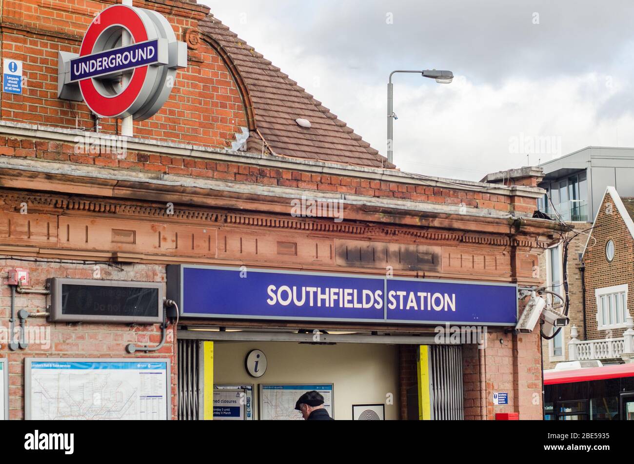 Southfields u bahnstation -Fotos und -Bildmaterial in hoher Auflösung ...