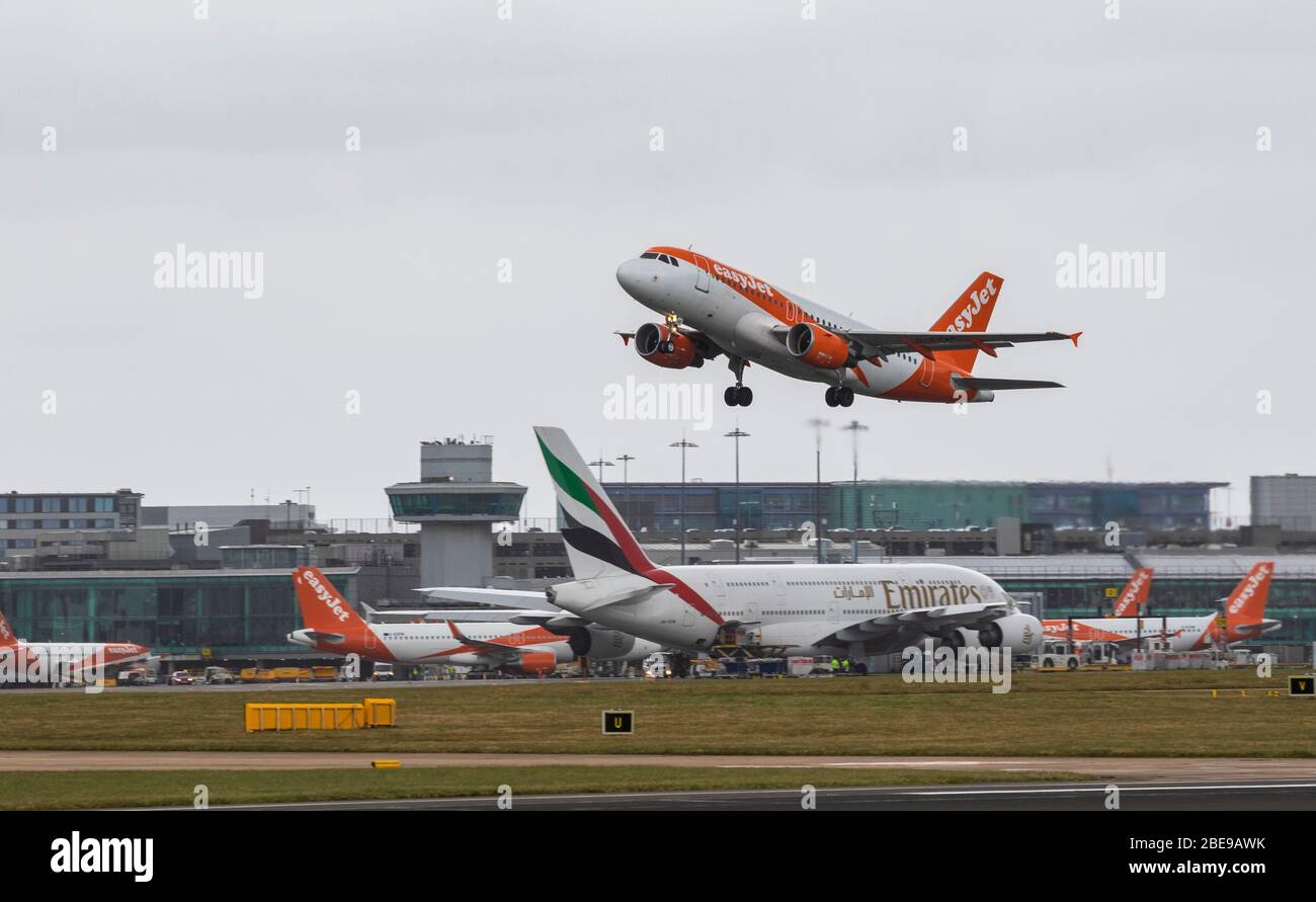 Easyjet manchester -Fotos und -Bildmaterial in hoher Auflösung – Alamy