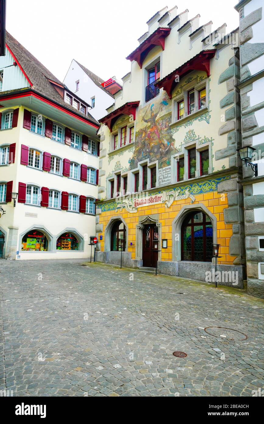 Das Historische Rathaus. Malerische Fassade des berühmten Rathauskeller ...