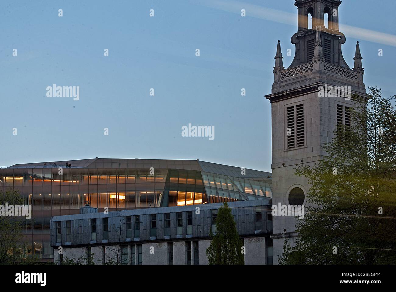 Matte fassade -Fotos und -Bildmaterial in hoher Auflösung – Alamy
