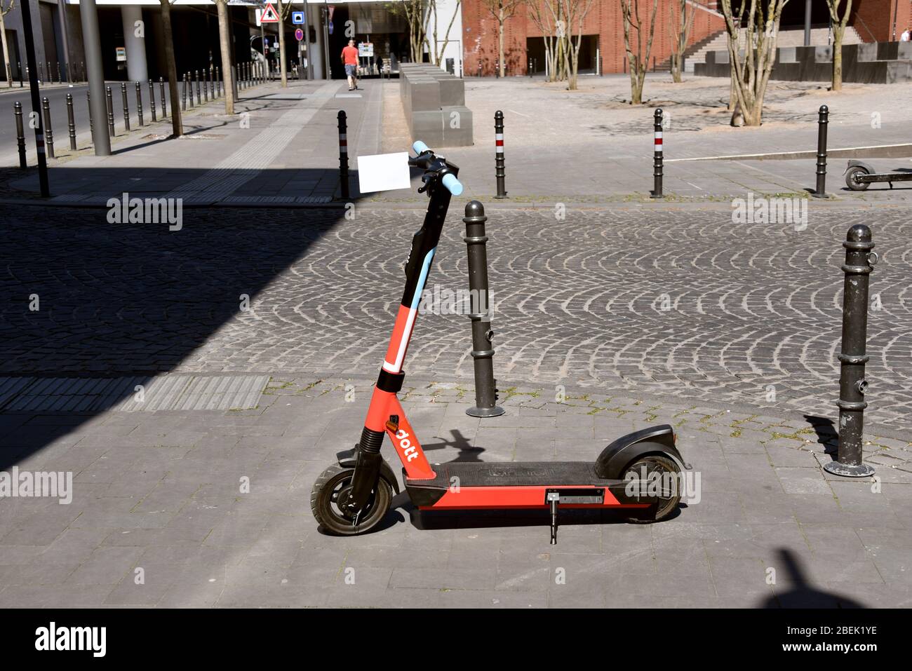 Dott e scooter mieten -Fotos und -Bildmaterial in hoher Auflösung – Alamy