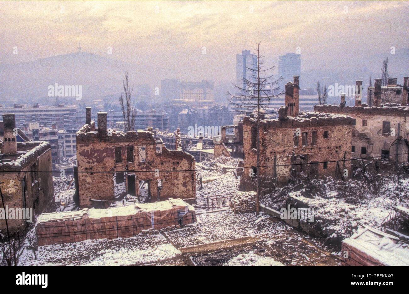 Buildings destroyed war sarajevo bosnia -Fotos und -Bildmaterial in ...