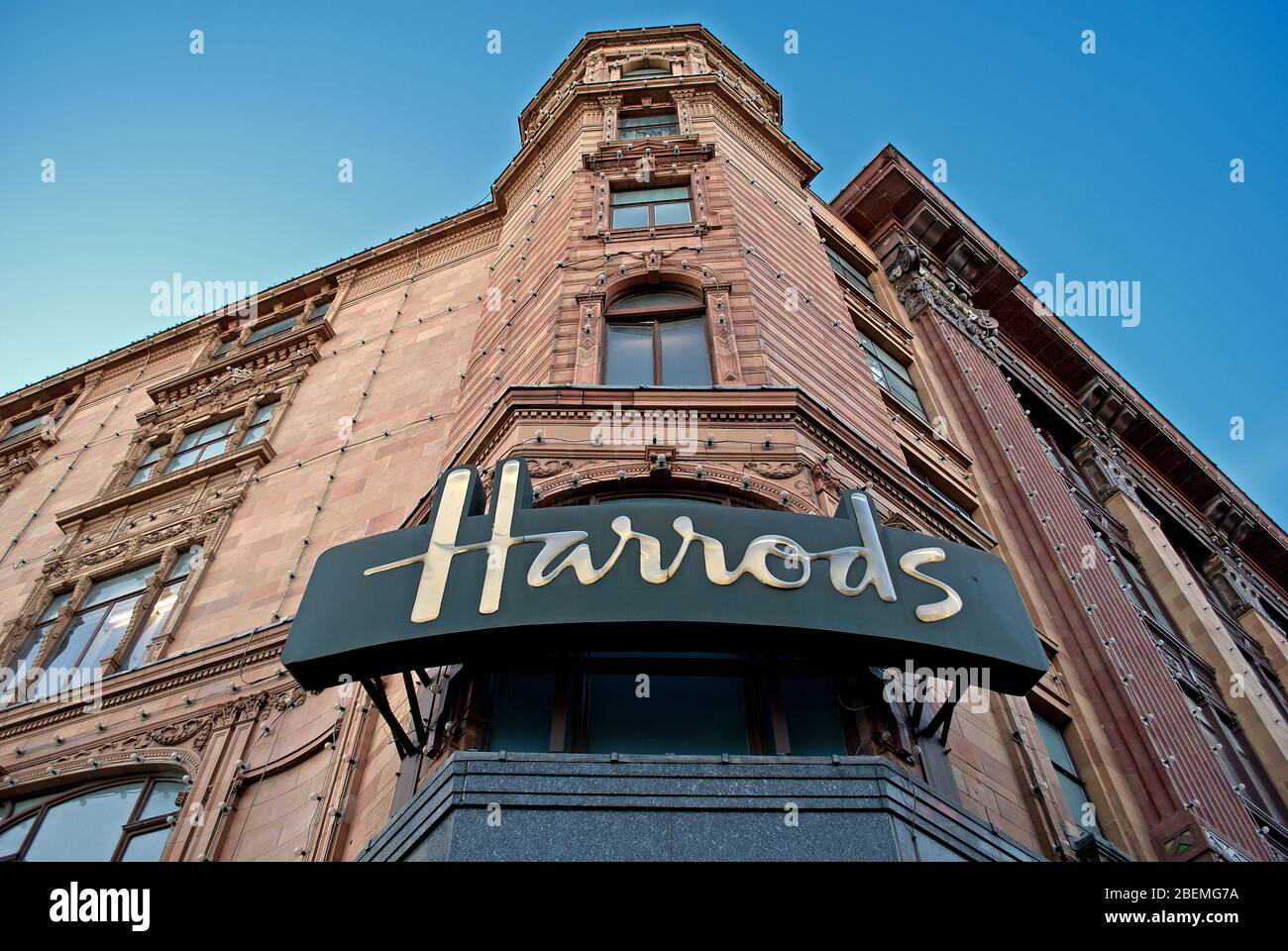 Beleuchtete fassade der harrods brompton road -Fotos und -Bildmaterial ...
