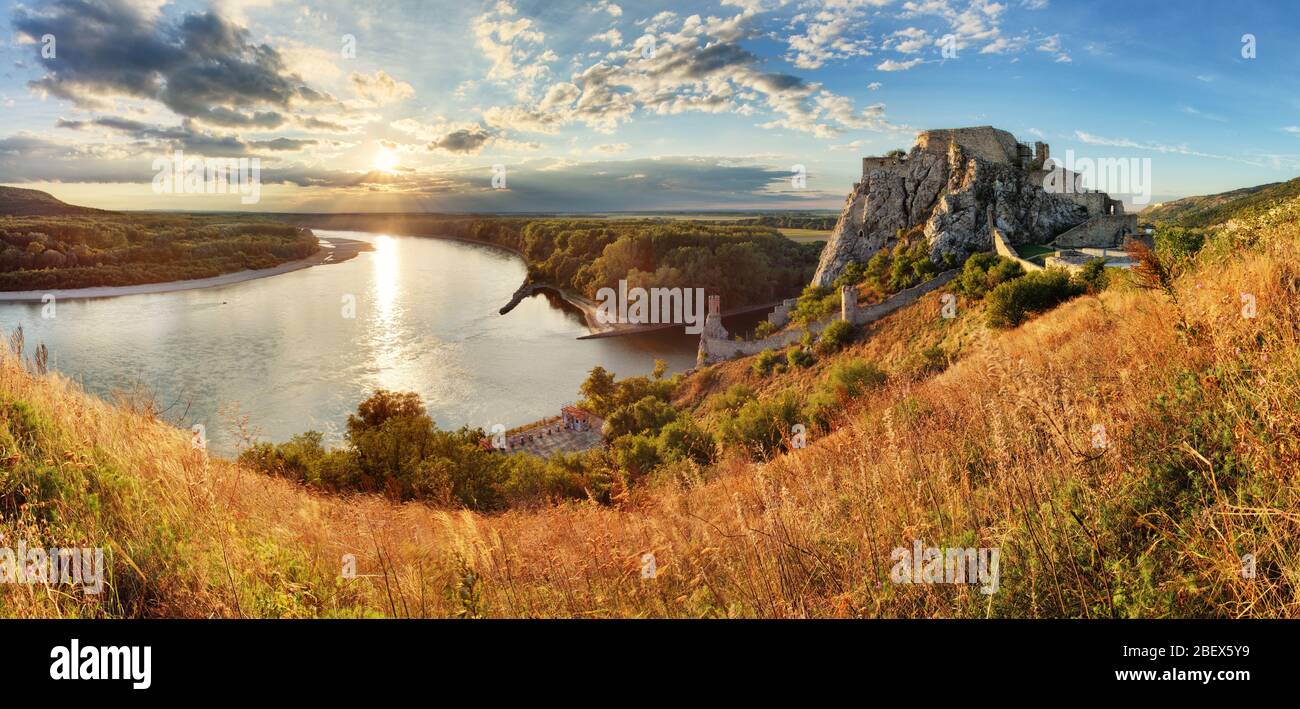 Berühmte burg devin -Fotos und -Bildmaterial in hoher Auflösung – Alamy