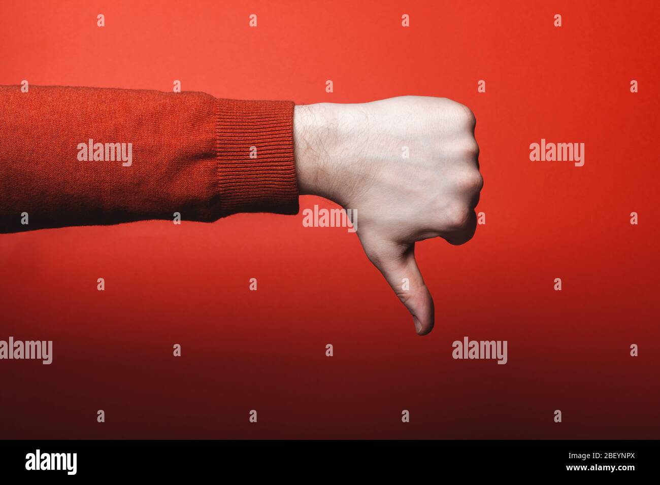 Daumen nach unten symbol -Fotos und -Bildmaterial in hoher Auflösung ...