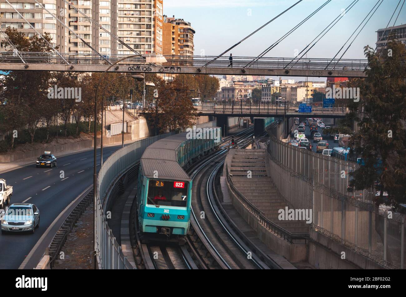 Línea 2 de metro -Fotos und -Bildmaterial in hoher Auflösung – Alamy