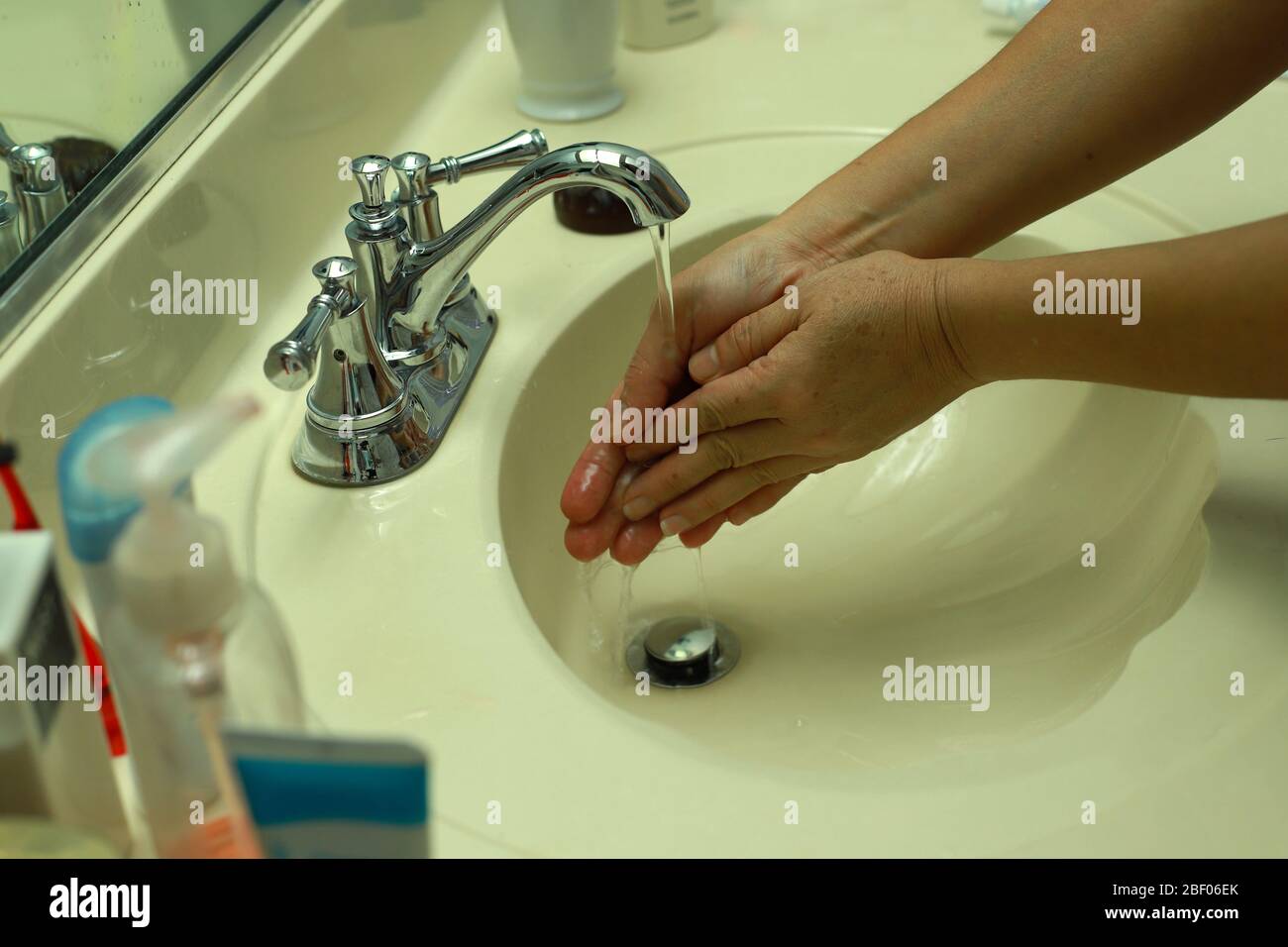 Mund Mit Seife Waschen Stockfotos und -bilder Kaufen - Alamy