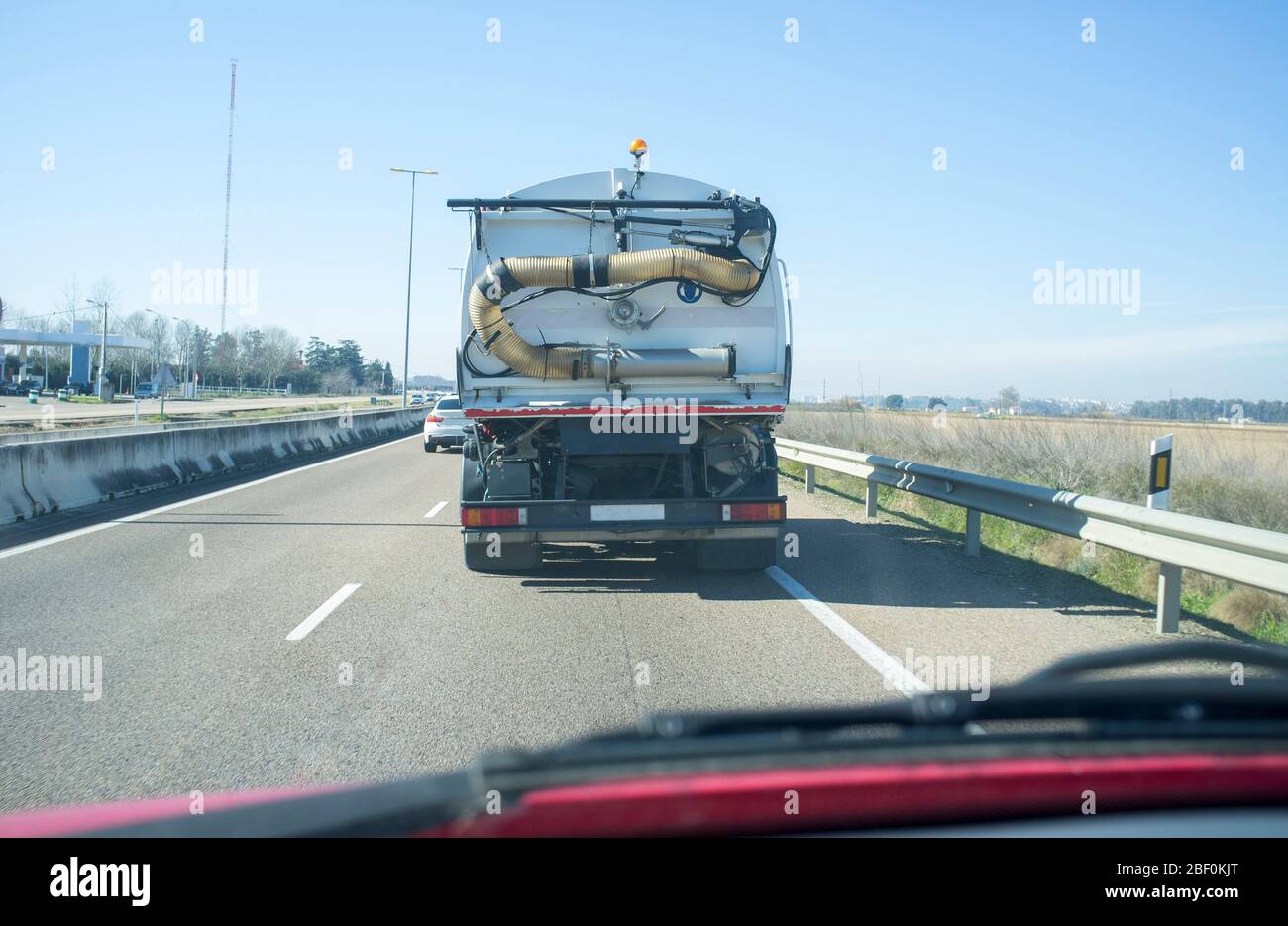 Lastwagen von hinten -Fotos und -Bildmaterial in hoher Auflösung – Alamy