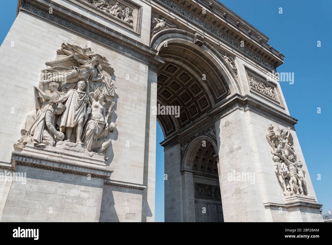 Triumphbogen im Sommer, Paris/Frankreich Stockfotografie - Alamy