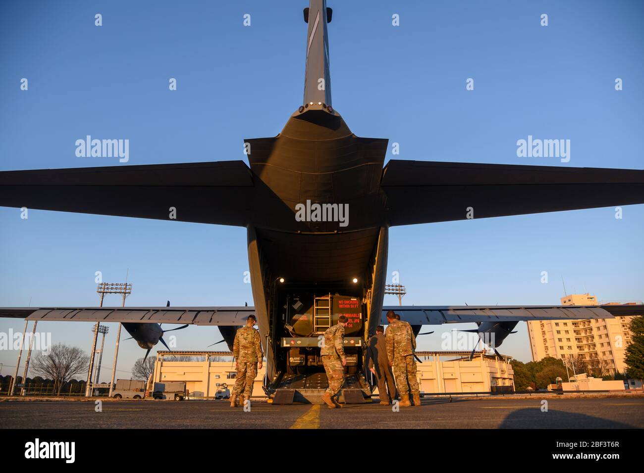 35th logistics readiness squadron -Fotos und -Bildmaterial in hoher ...