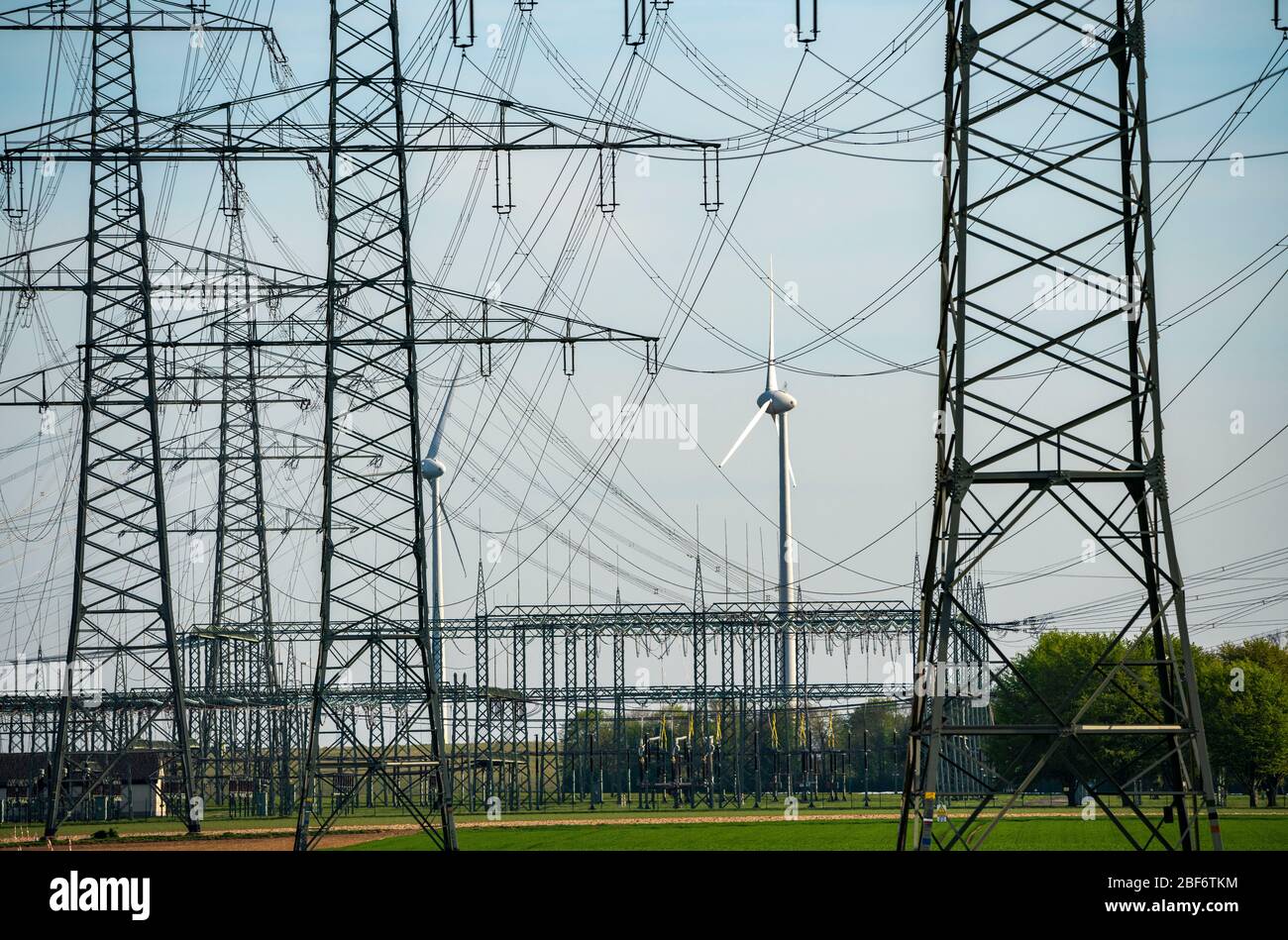 Überspannungsleitungen, 380 KV, im Umspannwerk Gohrpunkt kommt der ...