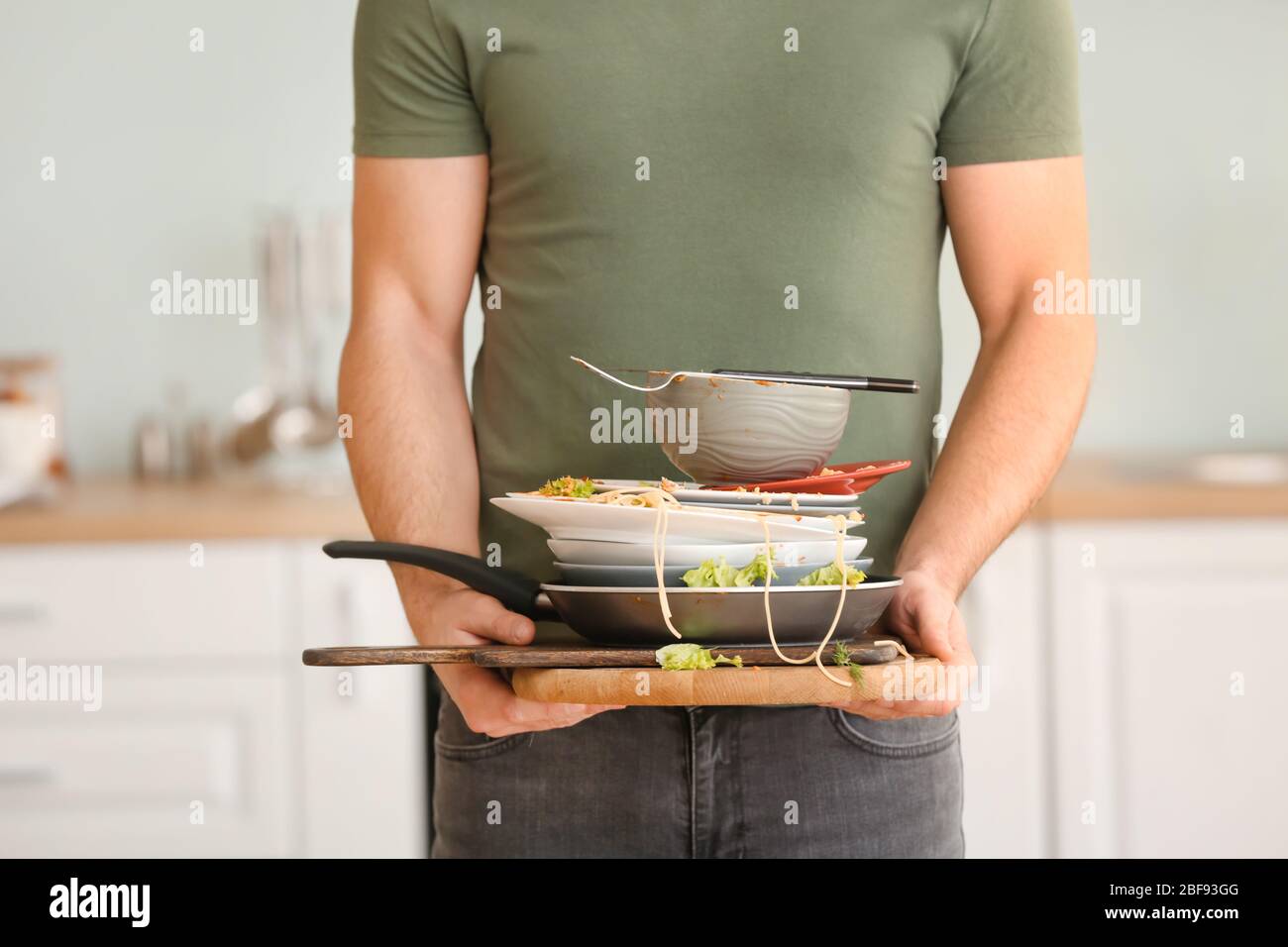 Haufen Schmutziges Geschirr Stockfotos und -bilder Kaufen - Alamy