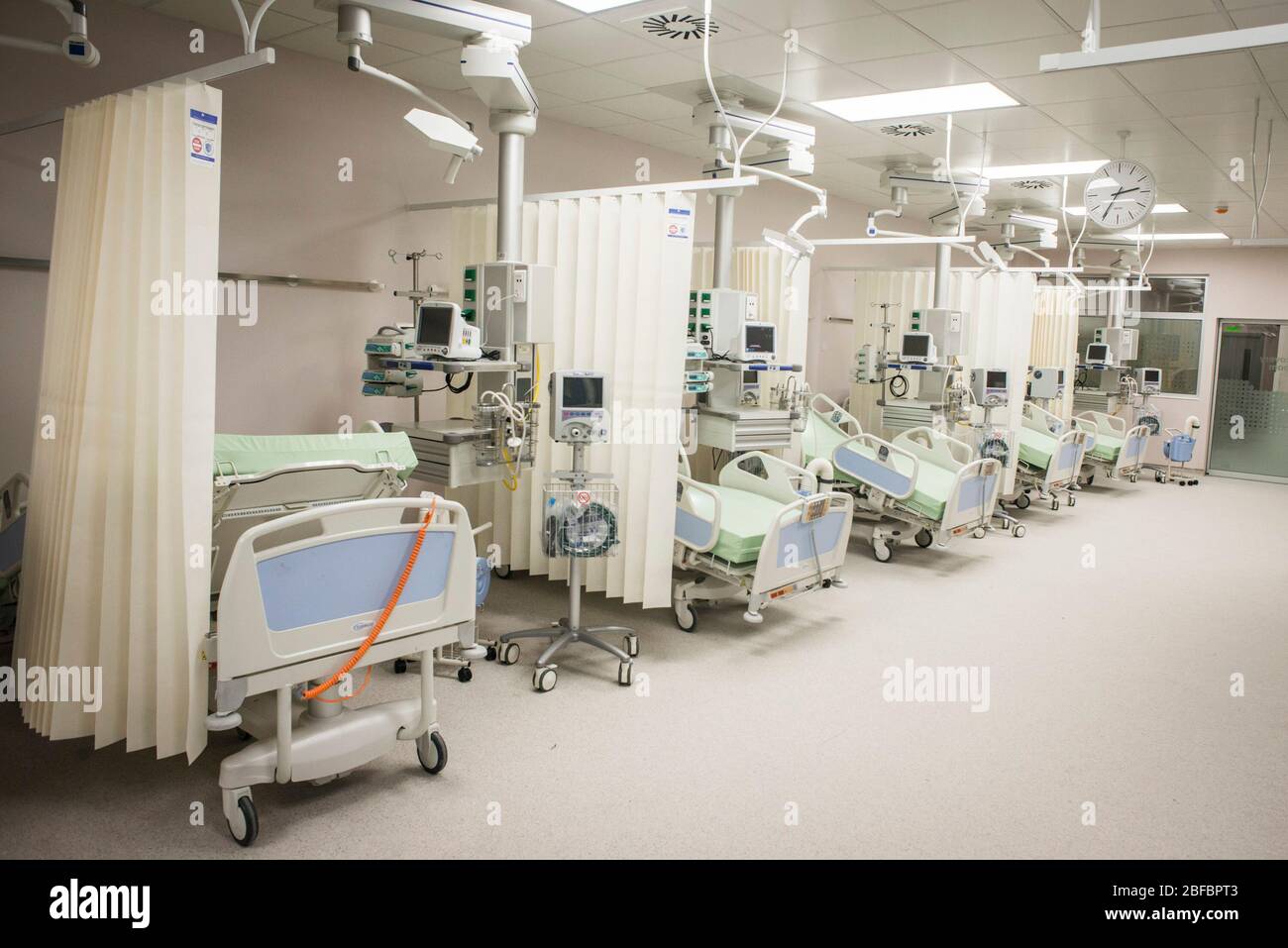 Moderne Intensivstation im Krankenhaus Sarajevo Stockfotografie - Alamy