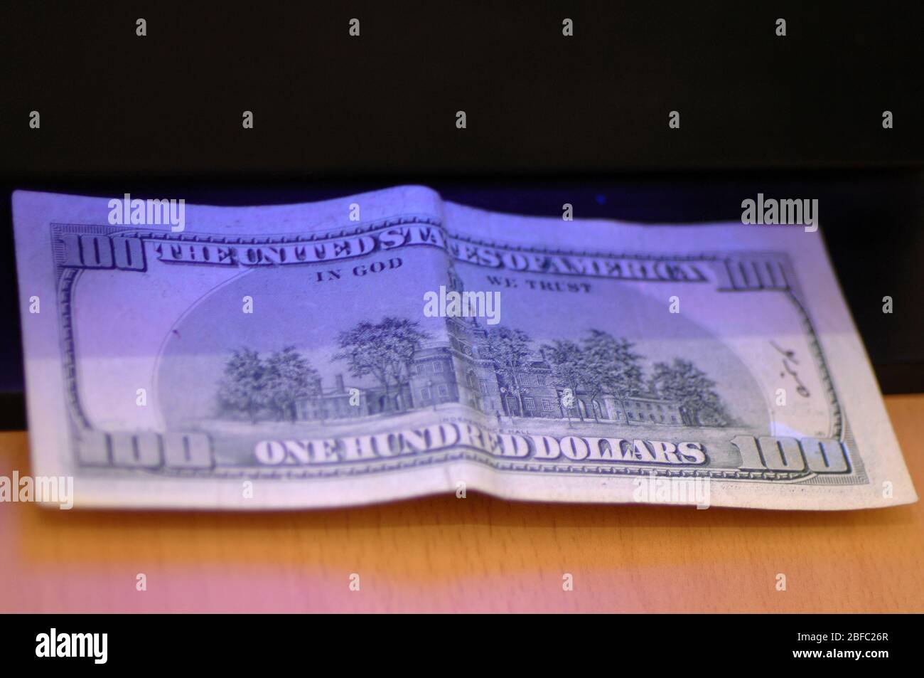 Ultraviolet light banknote -Fotos und -Bildmaterial in hoher Auflösung ...