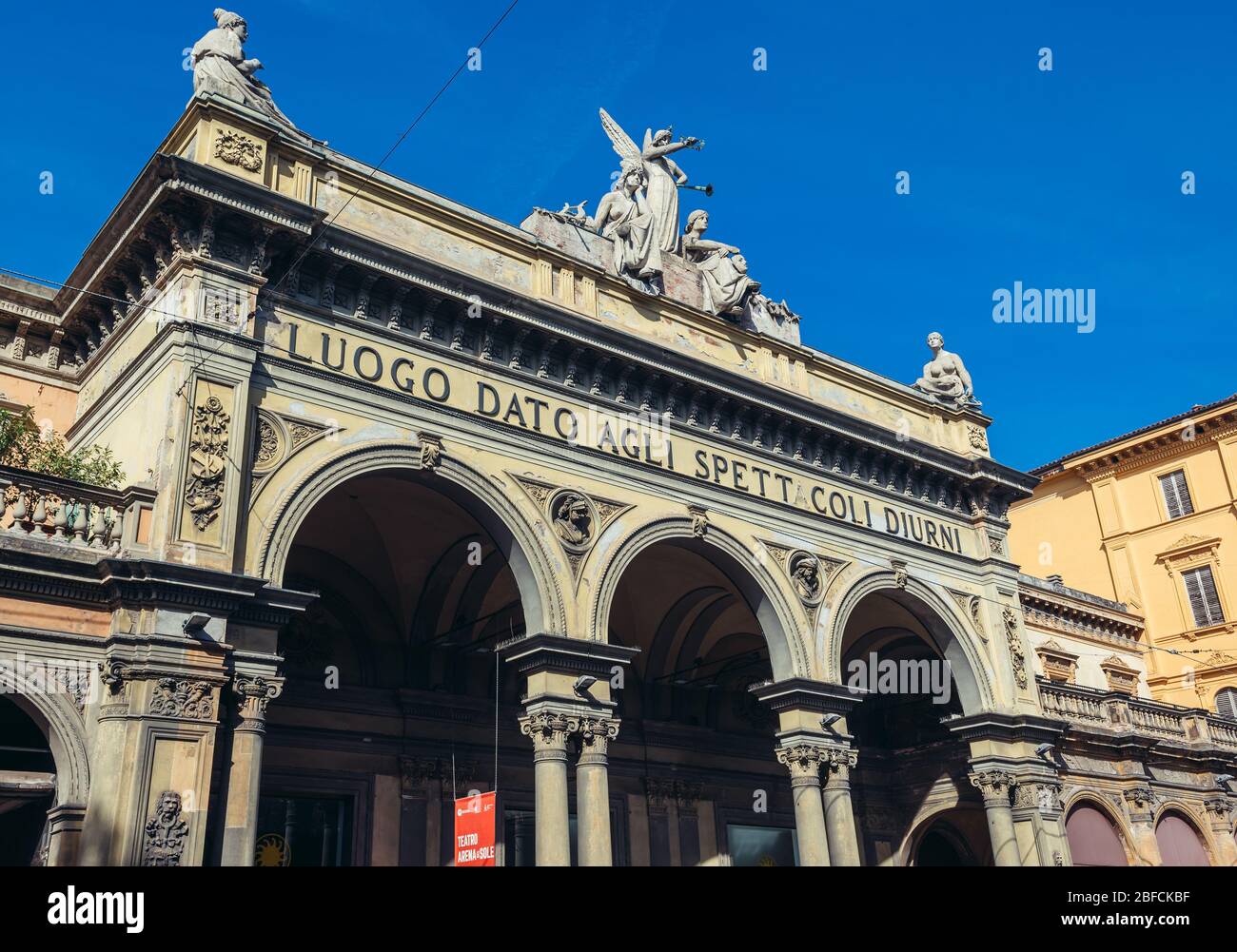 Fassade des Theaters Arena del Sole in Bologna, der Hauptstadt und ...