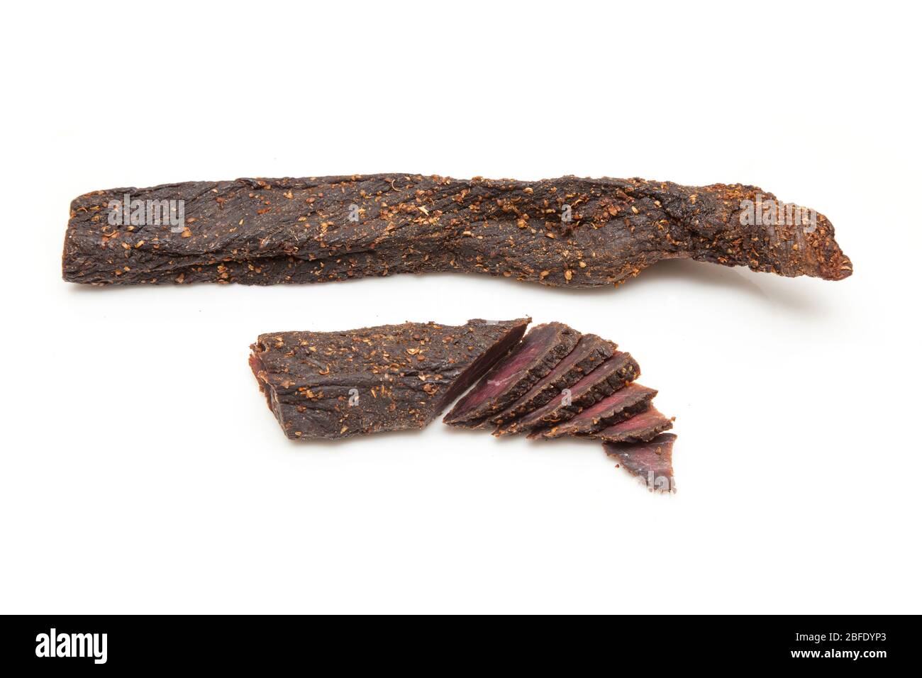 Beef Biltong, Südafrikanisches Beef Jerky isoliert auf weißem ...