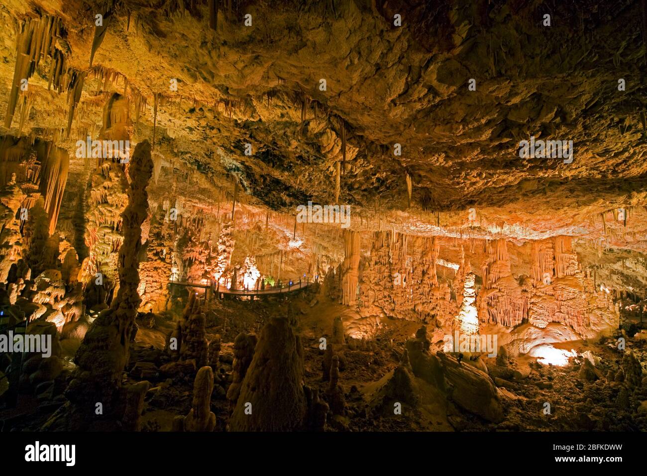 Innere des Avshalom Stalaktiten Cave Nature Reserve (auch Soreq Cave ...