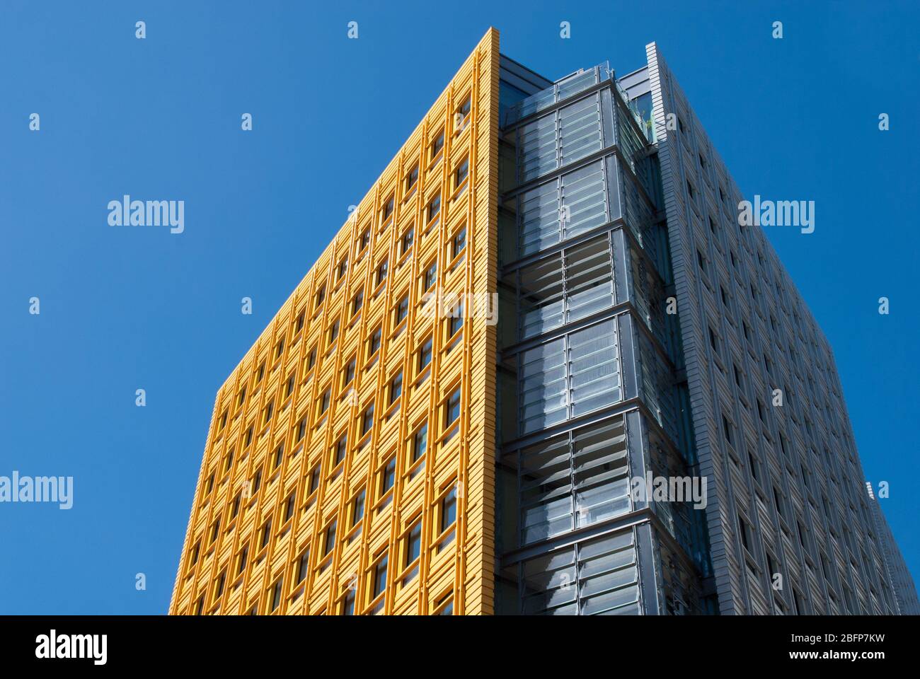 Moderne Architektur Farbe bunt verspielt hell lebendig glasierte ...
