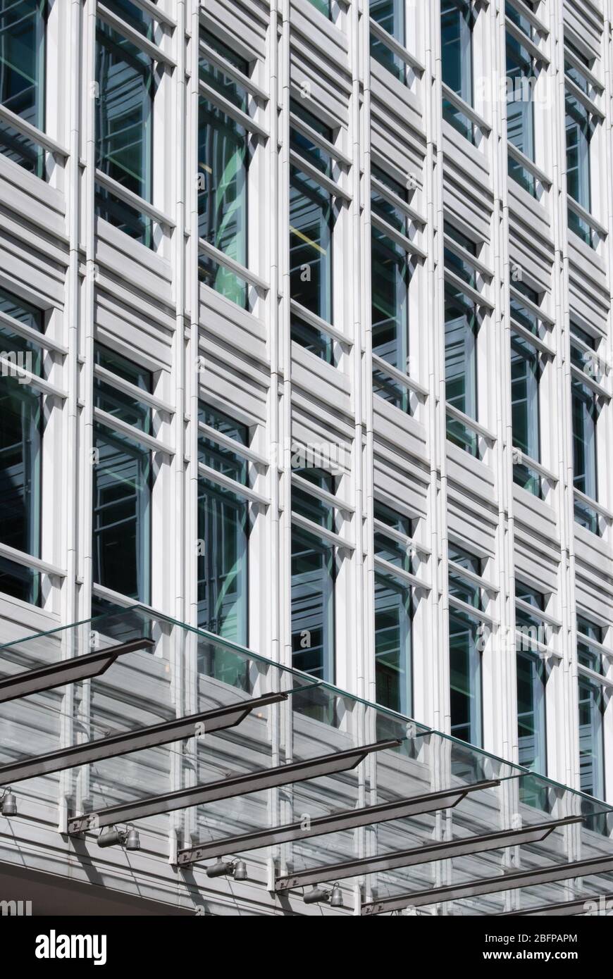 Moderne Architektur Farbe bunt verspielt hell lebendig glasierte ...