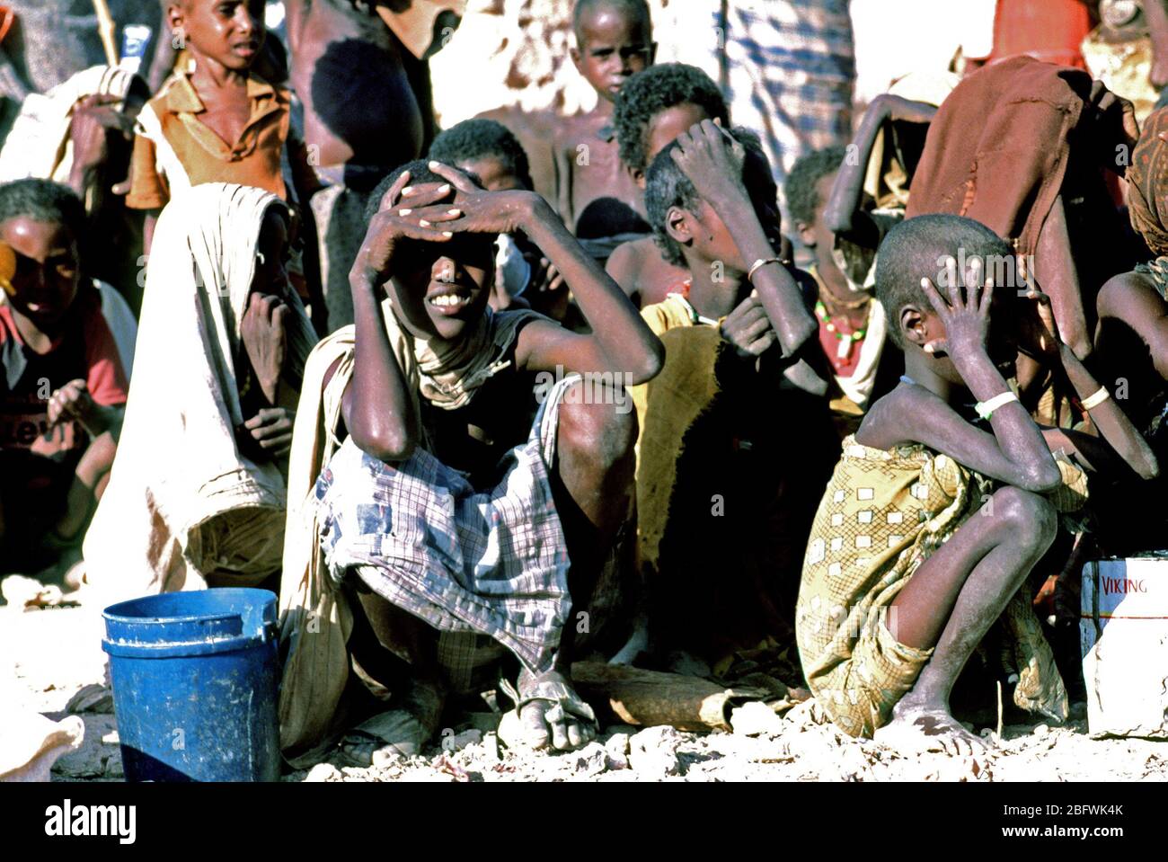 Somalis sitzen in der sonne -Fotos und -Bildmaterial in hoher Auflösung ...