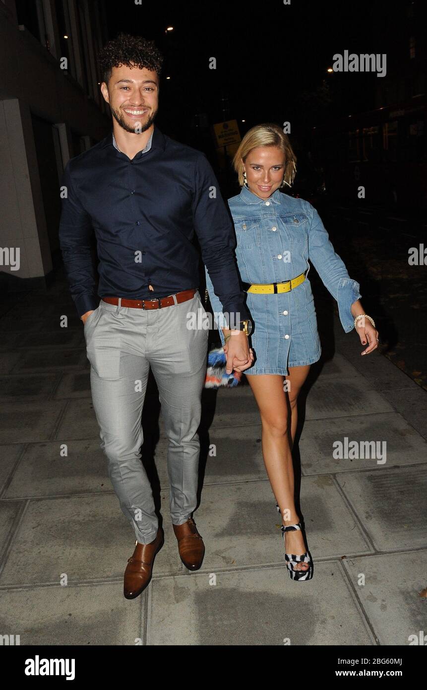 Gabby Allen und Myles Stephenson bei der Weihnachtsnacht mit den Stars ...