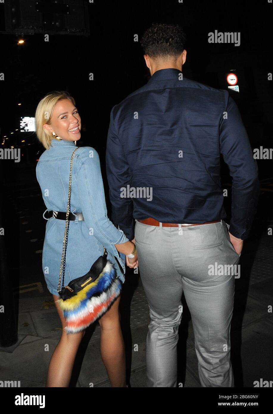 Gabby Allen und Myles Stephenson bei der Weihnachtsnacht mit den Stars ...