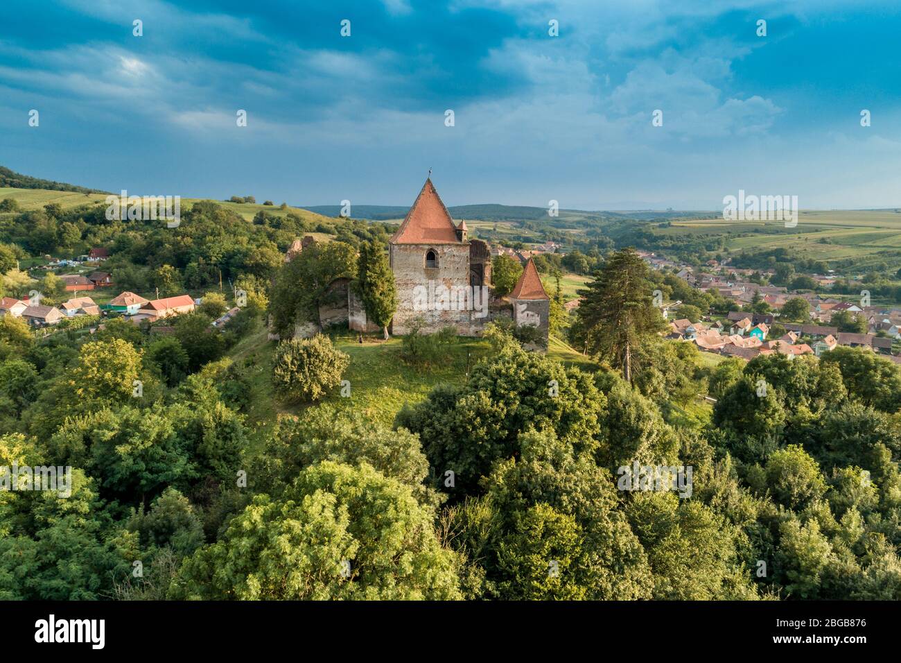 Luftaufnahme der Slimnischen Festung (Stolzenburg), auf einem Burgbasch ...