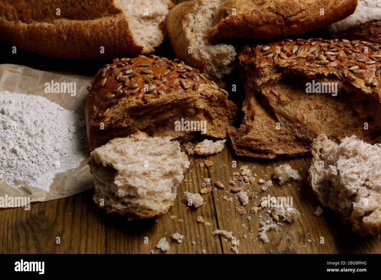 Flachs brechen -Fotos und -Bildmaterial in hoher Auflösung – Alamy