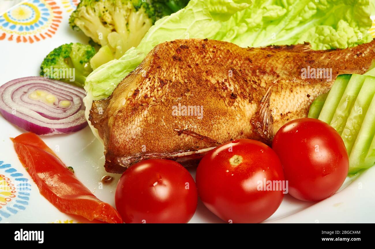 Pargo Rojo marinado - mexicano Pescado Entero, gebratener Fisch, roter ...