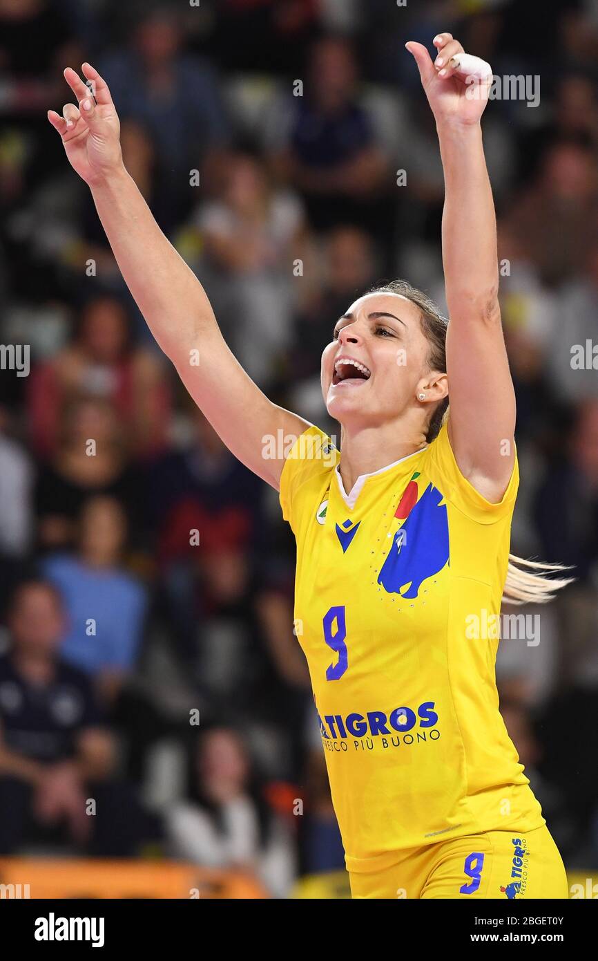 Giulia leonardi unet e work busto arsizio -Fotos und -Bildmaterial in ...