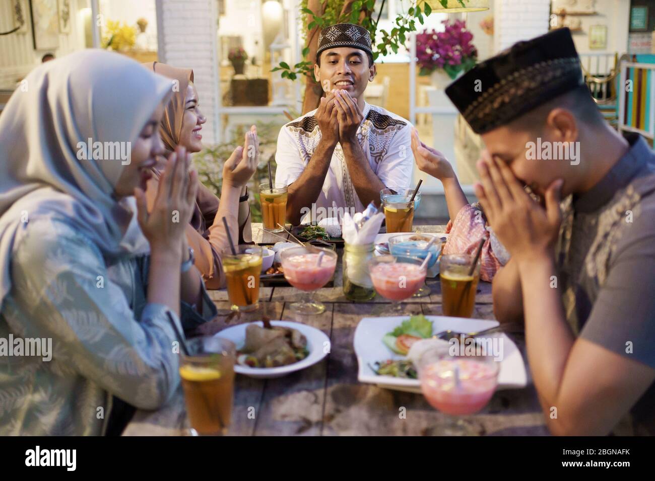 Moslem fasten essen -Fotos und -Bildmaterial in hoher Auflösung – Alamy