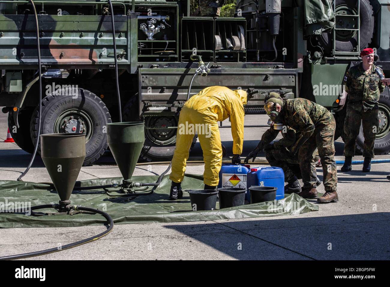Deutsche bundeswehr abc maske -Fotos und -Bildmaterial in hoher ...