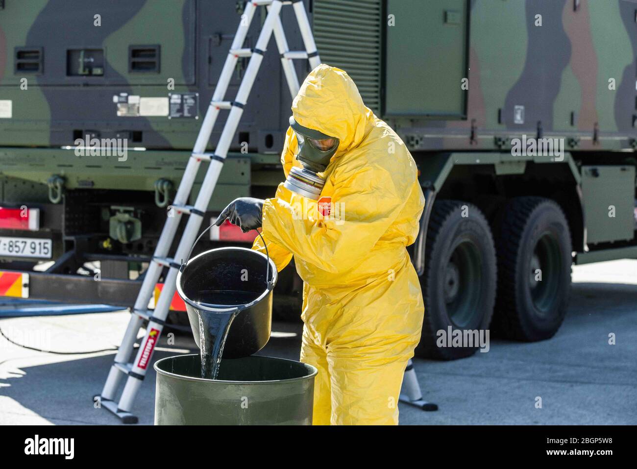 Deutsche bundeswehr abc maske -Fotos und -Bildmaterial in hoher ...