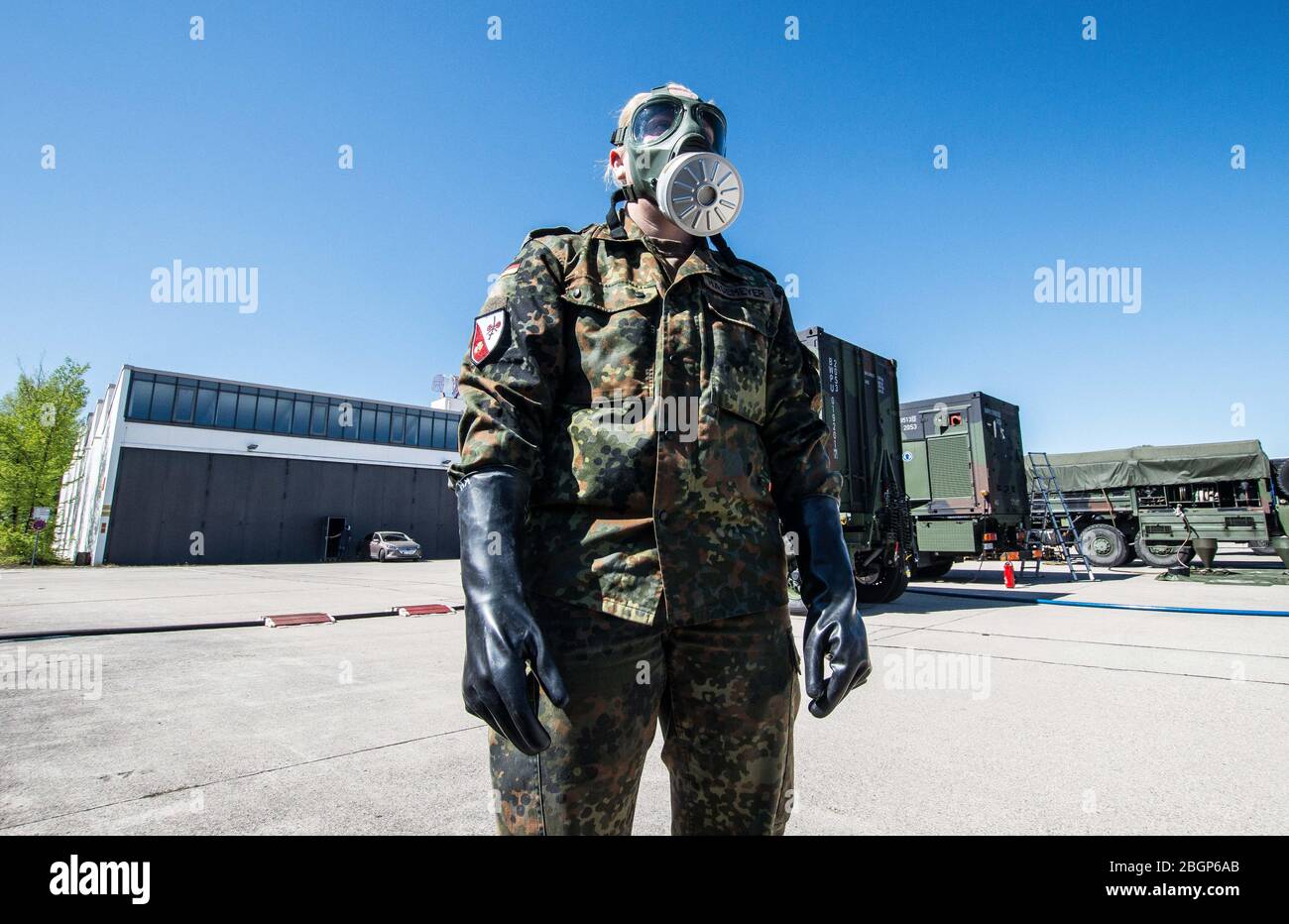 Bundeswehr soldatin abc maske -Fotos und -Bildmaterial in hoher ...
