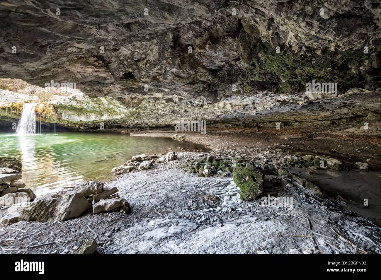 Pazincica Fluss und Wasserfall Zarecki krov im Frühling, Blick aus der ...