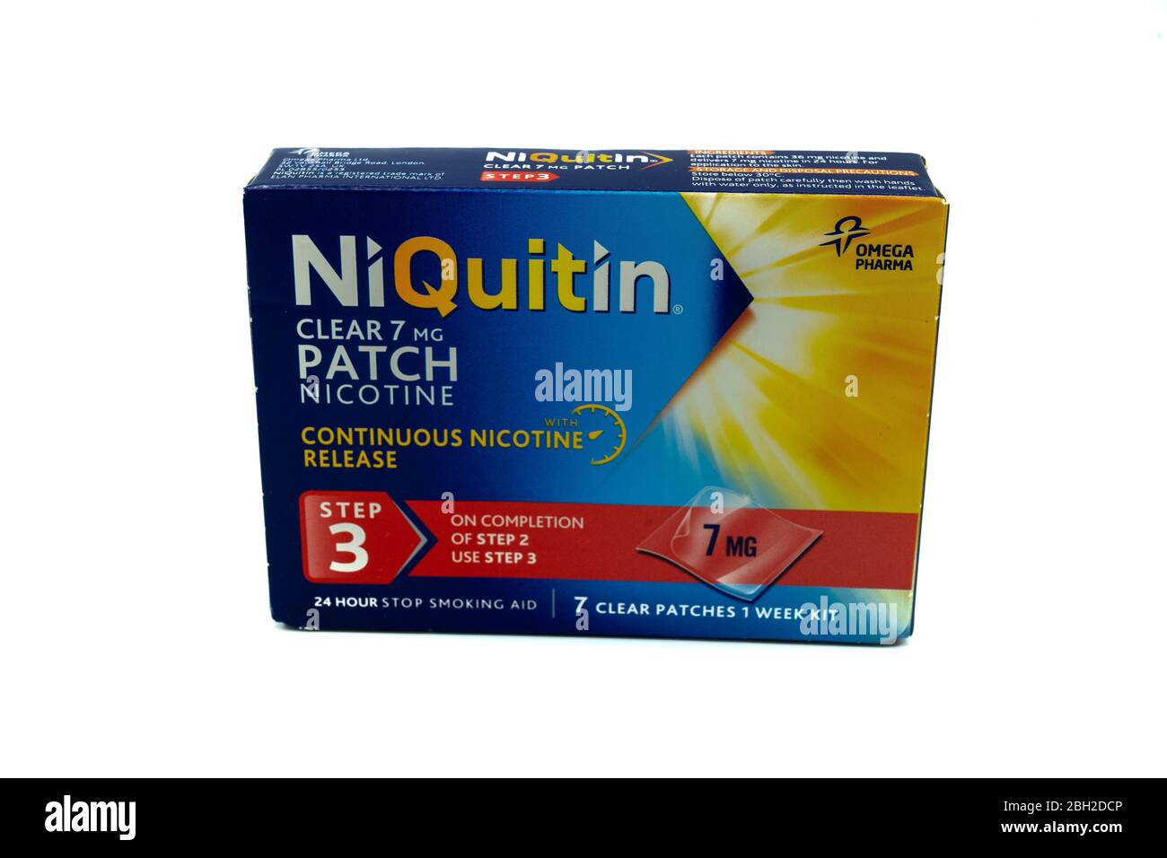 Eine Kiste NiQuitin Nikotinpflaster auf weißem Hintergrund isoliert ...