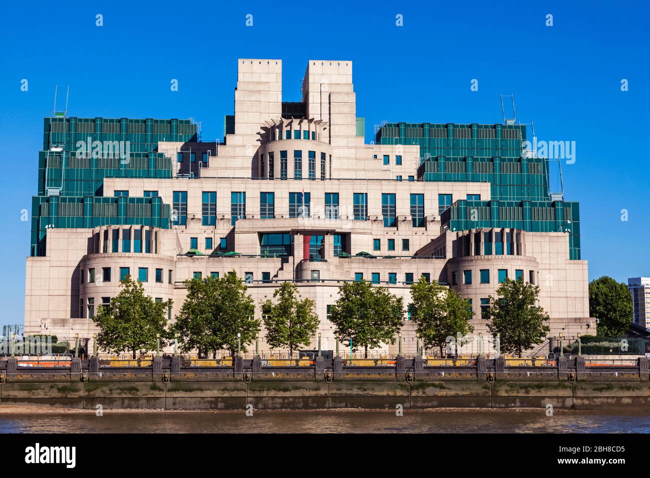 Mi6 gebäude bei -Fotos und -Bildmaterial in hoher Auflösung – Alamy