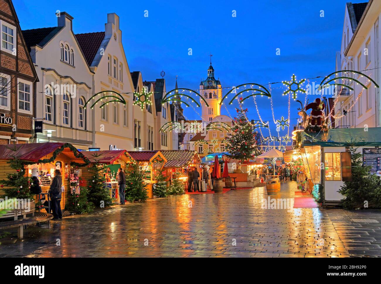 Weihnachtsmarkt am Marktplatz mit Rathaus, Reithalle Verden (aller ...