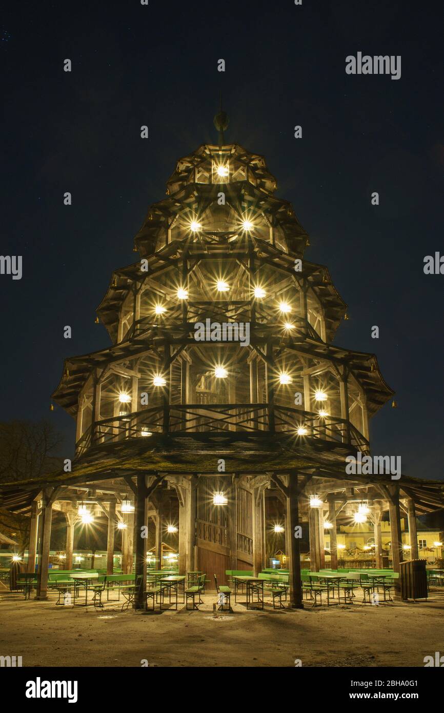 Restaurant und biergarten am chinesischen turm -Fotos und -Bildmaterial ...