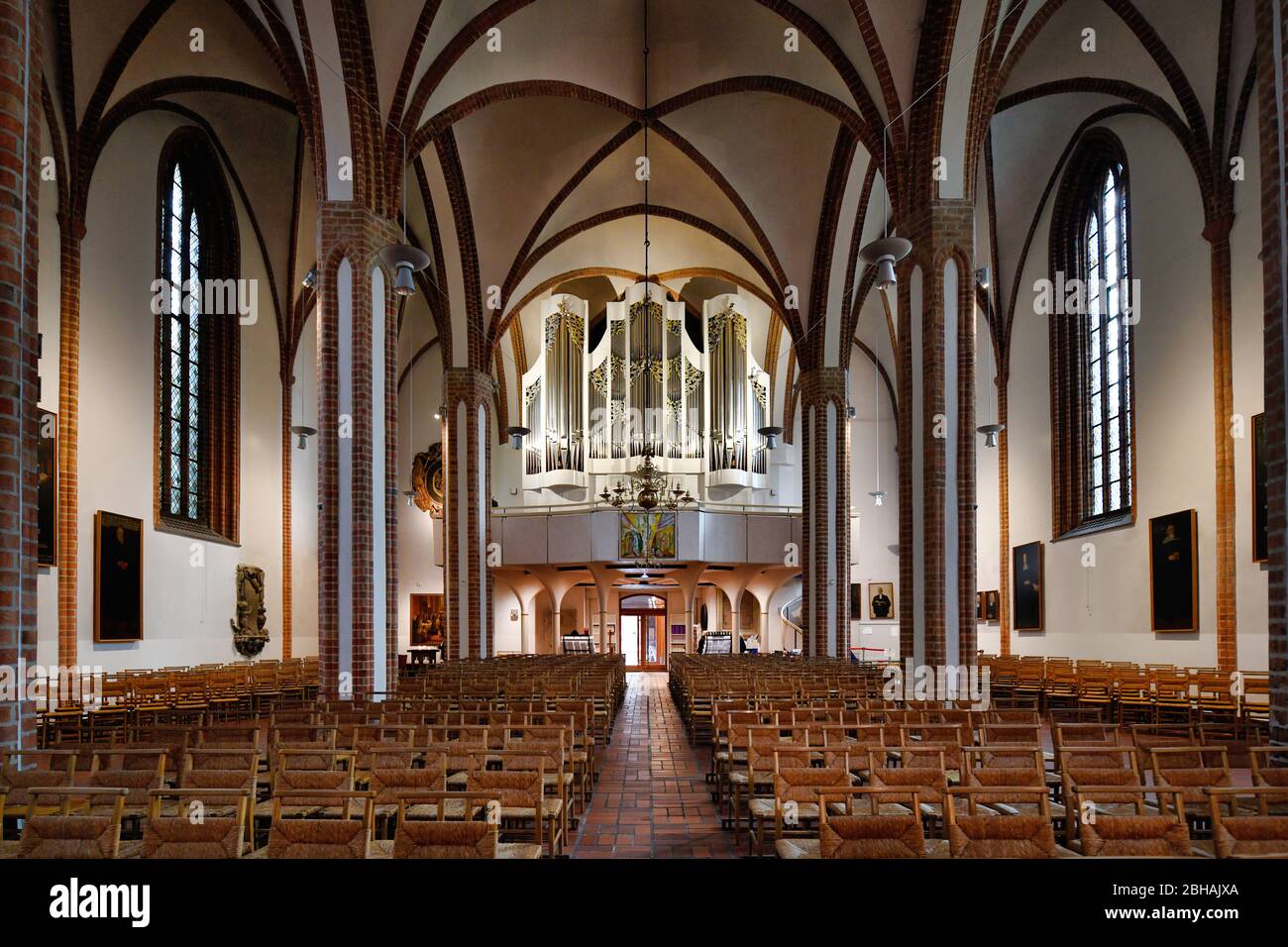 Innenraum der st nikolai kirche -Fotos und -Bildmaterial in hoher ...