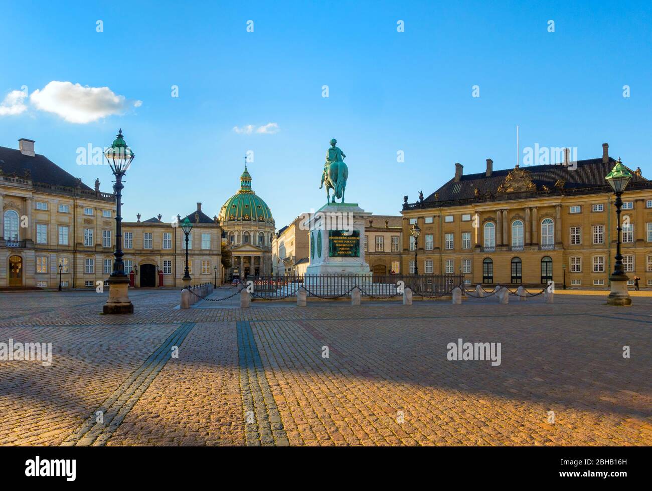 Amalienborg castle copenhagen denmark -Fotos und -Bildmaterial in hoher ...