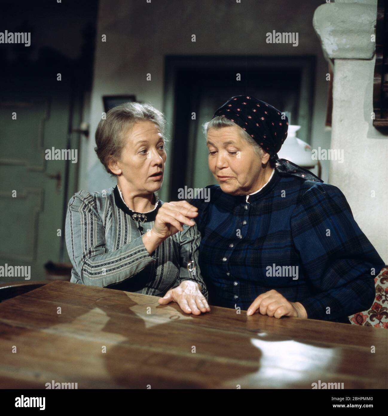 ERNI Singerl und Elinor von Wallerstein unterhalten sich in Heirat auf ...